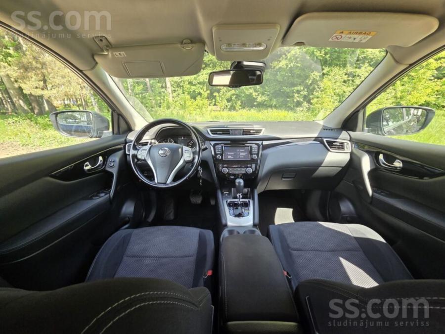 Black Nissan Qashqai 2015 in Riga, with an engine capacity of 1.60 L and mileage of 0 thousand km for 8450 €, photo 3 on AUTOMOTO.COM.LV