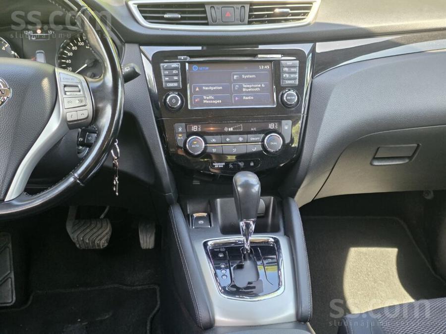 Black Nissan Qashqai 2015 in Riga, with an engine capacity of 1.60 L and mileage of 0 thousand km for 8450 €, photo 5 on AUTOMOTO.COM.LV