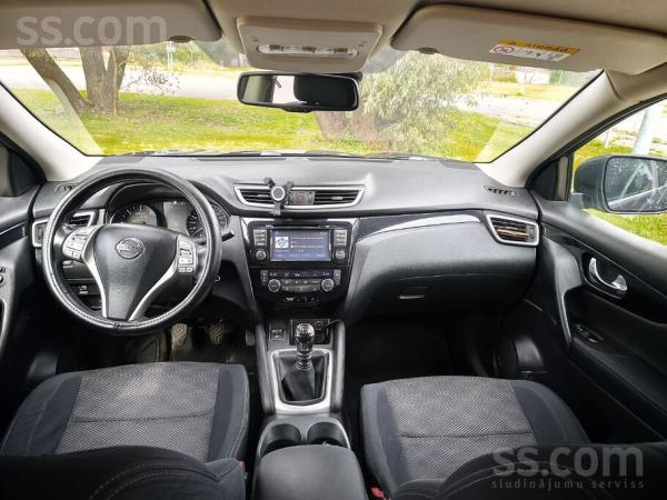 Nissan Qashqai 2015 in Riga on AUTOMOTO.COM.LV Black Nissan Qashqai 2015 in Riga, with an engine capacity of 1.50 L and mileage of 224 thousand km for 7600 €, photo 9 on AUTOMOTO.COM.LV