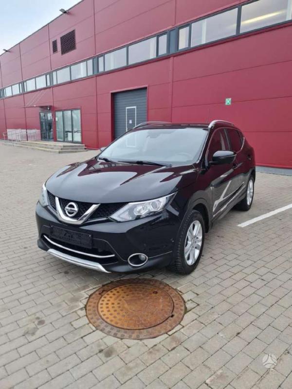 Black Nissan Qashqai 2016 in Kaunas, with an engine capacity of 1.46 L and mileage of 219 thousand km for 8650 €, photo 1 on AUTOMOTO.COM.LV