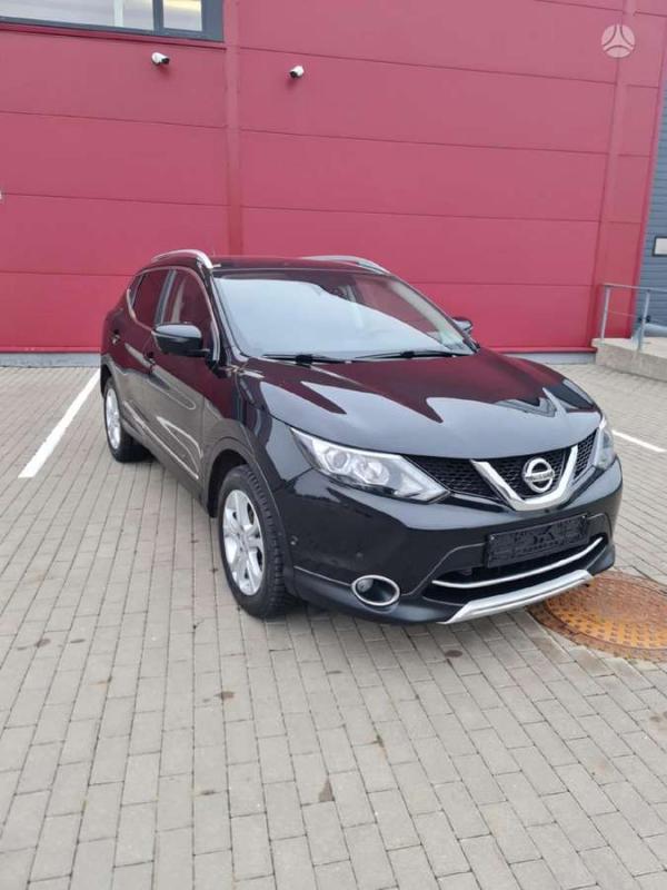 Black Nissan Qashqai 2016 in Kaunas, with an engine capacity of 1.46 L and mileage of 219 thousand km for 8650 €, photo 2 on AUTOMOTO.COM.LV