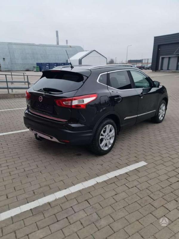 Black Nissan Qashqai 2016 in Kaunas, with an engine capacity of 1.46 L and mileage of 219 thousand km for 8650 €, photo 4 on AUTOMOTO.COM.LV