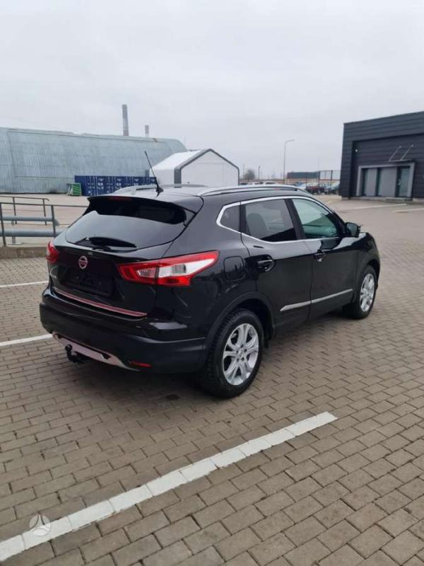 Black Nissan Qashqai 2016 in Kaunas, with an engine capacity of 1.46 L and mileage of 219 thousand km for 8650 €, photo 5 on AUTOMOTO.COM.LV