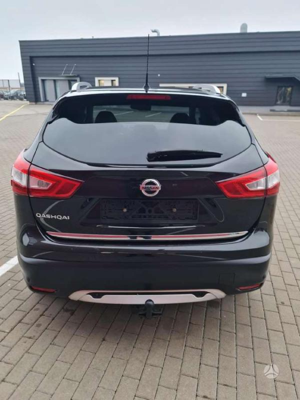 Black Nissan Qashqai 2016 in Kaunas, with an engine capacity of 1.46 L and mileage of 219 thousand km for 8650 €, photo 6 on AUTOMOTO.COM.LV