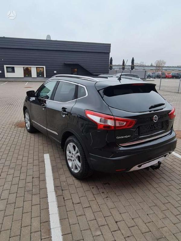 Black Nissan Qashqai 2016 in Kaunas, with an engine capacity of 1.46 L and mileage of 219 thousand km for 8650 €, photo 7 on AUTOMOTO.COM.LV
