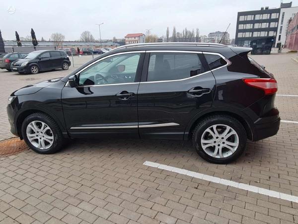 Black Nissan Qashqai 2016 in Kaunas, with an engine capacity of 1.46 L and mileage of 219 thousand km for 8650 €, photo 8 on AUTOMOTO.COM.LV