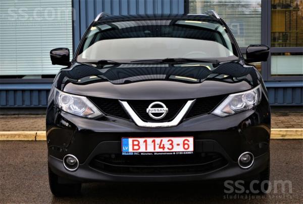 Black Nissan Qashqai 2016 in Riga, with an engine capacity of 1.60 L and mileage of 172 thousand km for 9790 €, photo 1 on AUTOMOTO.COM.LV