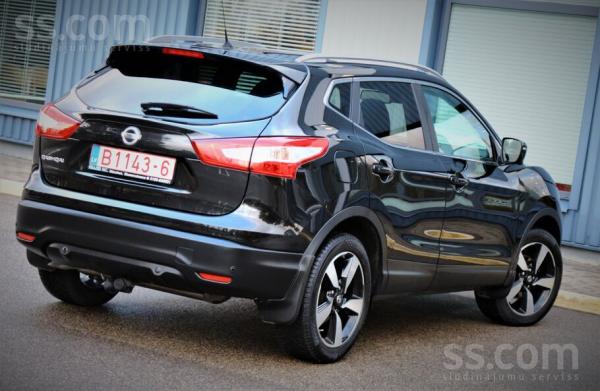 Black Nissan Qashqai 2016 in Riga, with an engine capacity of 1.60 L and mileage of 172 thousand km for 9790 €, photo 5 on AUTOMOTO.COM.LV