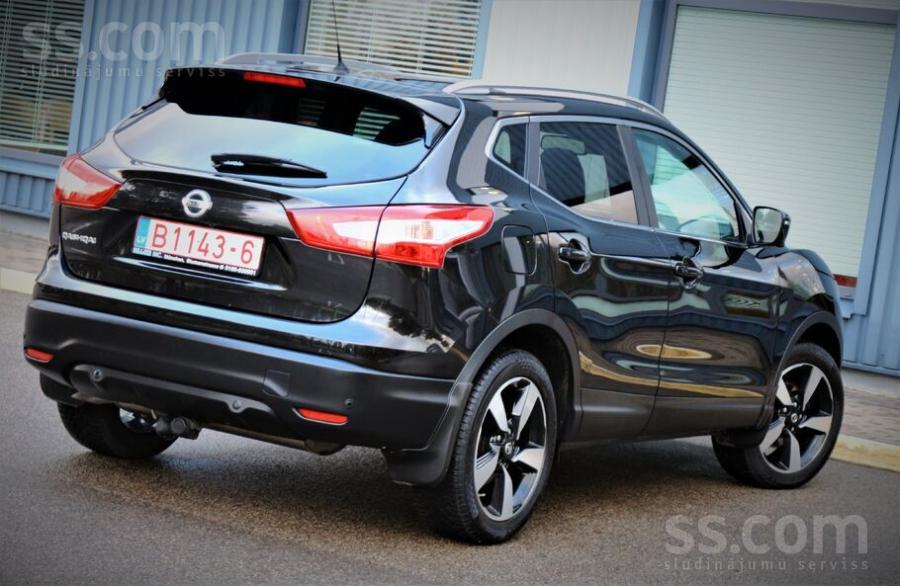 Black Nissan Qashqai 2016 in Riga, with an engine capacity of 1.60 L and mileage of 172 thousand km for 9790 €, photo 5 on AUTOMOTO.COM.LV