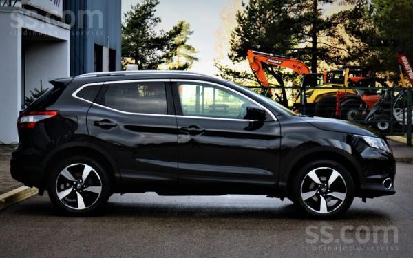 Black Nissan Qashqai 2016 in Riga, with an engine capacity of 1.60 L and mileage of 172 thousand km for 9790 €, photo 6 on AUTOMOTO.COM.LV
