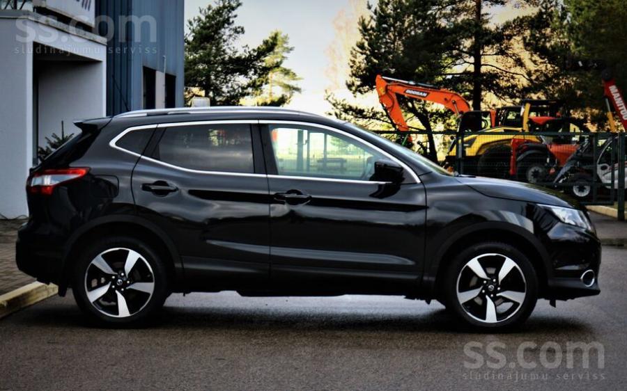Black Nissan Qashqai 2016 in Riga, with an engine capacity of 1.60 L and mileage of 172 thousand km for 9790 €, photo 6 on AUTOMOTO.COM.LV