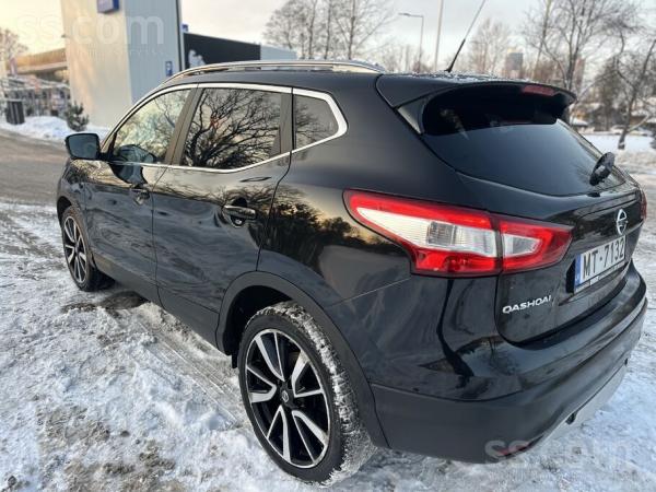 Melns Nissan Qashqai 2016 Rīga, ar dzinēja tilpumu 1.50 L un nobraukumu 168 tūkst. km par 10900 €, foto 4 vietnē AUTOMOTO.COM.LV
