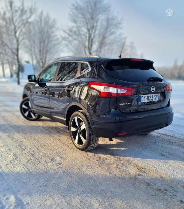 Black Nissan Qashqai 2016 in Taurage, with an engine capacity of 1.20 L and mileage of 127 thousand km for 8200 €, photo 2 on AUTOMOTO.COM.LV