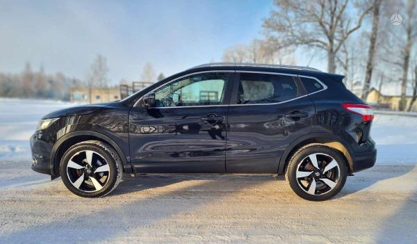 Black Nissan Qashqai 2016 in Taurage, with an engine capacity of 1.20 L and mileage of 127 thousand km for 8200 €, photo 7 on AUTOMOTO.COM.LV