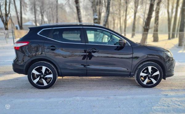 Black Nissan Qashqai 2016 in Taurage, with an engine capacity of 1.20 L and mileage of 127 thousand km for 8200 €, photo 8 on AUTOMOTO.COM.LV