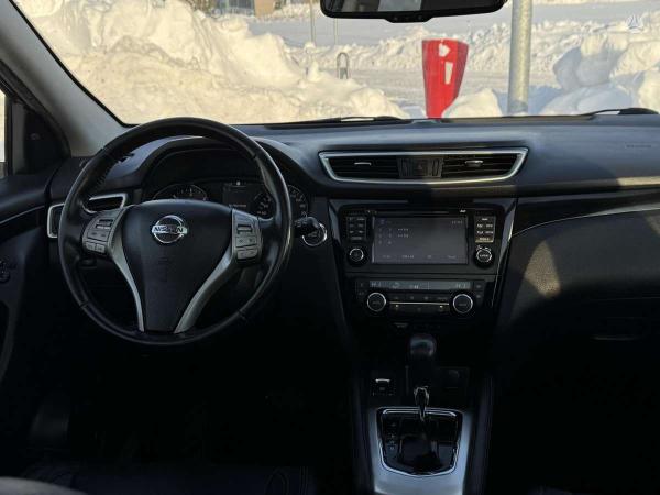 Black Nissan Qashqai 2016 in Klaipeda, with an engine capacity of 1.60 L and mileage of 140 thousand km for 8900 €, photo 4 on AUTOMOTO.COM.LV