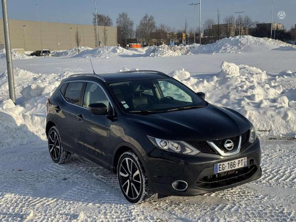 Black Nissan Qashqai 2016 in Klaipeda, with an engine capacity of 1.60 L and mileage of 140 thousand km for 8900 €, photo 5 on AUTOMOTO.COM.LV