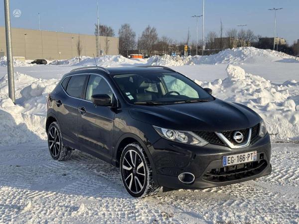 Black Nissan Qashqai 2016 in Klaipeda, with an engine capacity of 1.60 L and mileage of 140 thousand km for 8900 €, photo 7 on AUTOMOTO.COM.LV