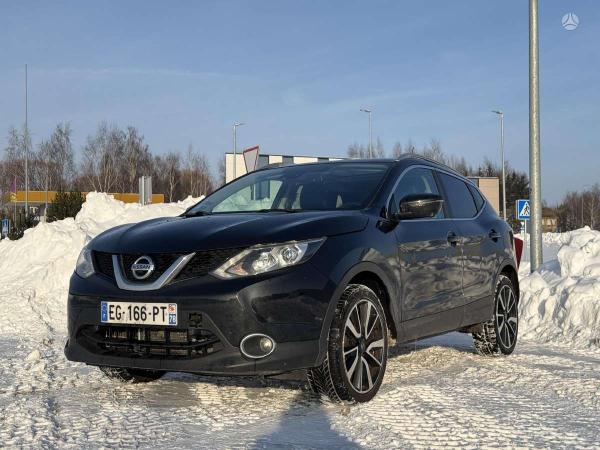 Black Nissan Qashqai 2016 in Klaipeda, with an engine capacity of 1.60 L and mileage of 140 thousand km for 8900 €, photo 8 on AUTOMOTO.COM.LV
