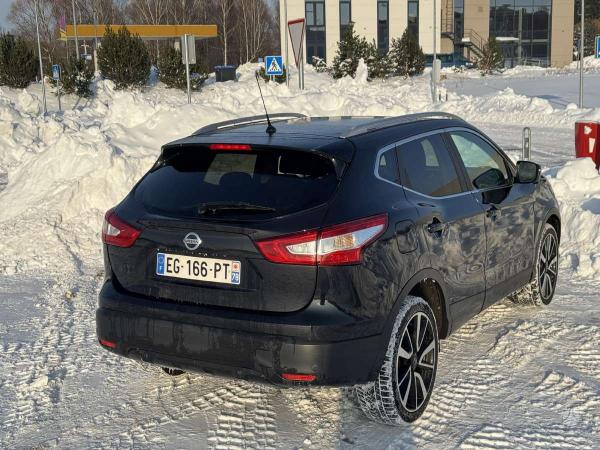 Black Nissan Qashqai 2016 in Klaipeda, with an engine capacity of 1.60 L and mileage of 140 thousand km for 8900 €, photo 10 on AUTOMOTO.COM.LV