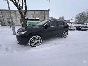 Black Nissan Qashqai 2016 in Marijampole, with an engine capacity of 1.60 L and mileage of 228 thousand km for 7800 €, photo 2 on AUTOMOTO.COM.LV