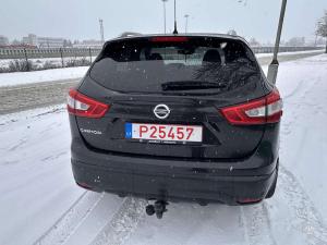 Black Nissan Qashqai 2016 in Marijampole, with an engine capacity of 1.60 L and mileage of 228 thousand km for 7800 €, photo 7 on AUTOMOTO.COM.LV