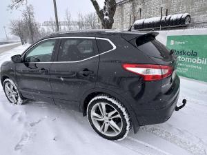 Black Nissan Qashqai 2016 in Marijampole, with an engine capacity of 1.60 L and mileage of 228 thousand km for 7800 €, photo 8 on AUTOMOTO.COM.LV