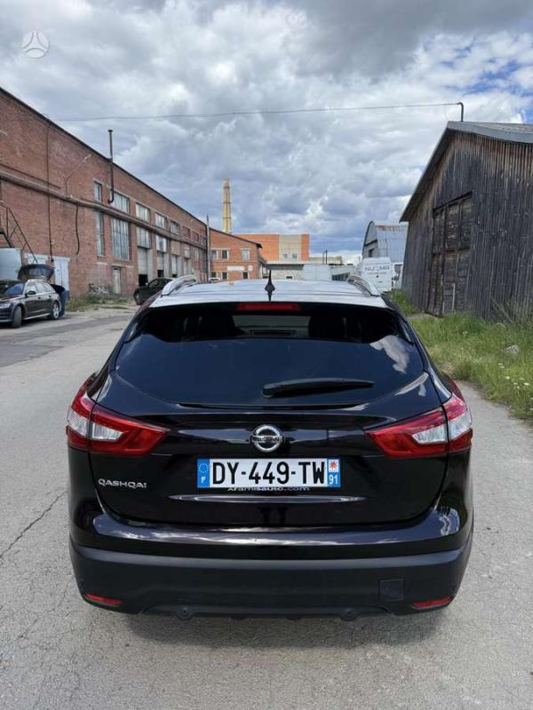 Black Nissan Qashqai 2016 in Alytus, with an engine capacity of 1.20 L and mileage of 87 thousand km for 8400 €, photo 5 on AUTOMOTO.COM.LV