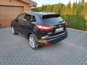 Black Nissan Qashqai 2016 in Vilnius, with an engine capacity of 1.60 L and mileage of 201 thousand km for 8900 €, photo 5 on AUTOMOTO.COM.LV