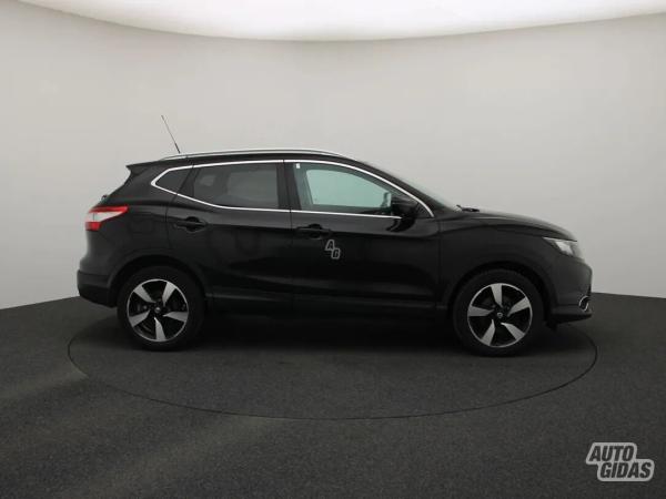 Black Nissan Qashqai 2016 in Vilnius, with an engine capacity of 1.20 L and mileage of 158 thousand km for 9799 €, photo 9 on AUTOMOTO.COM.LV