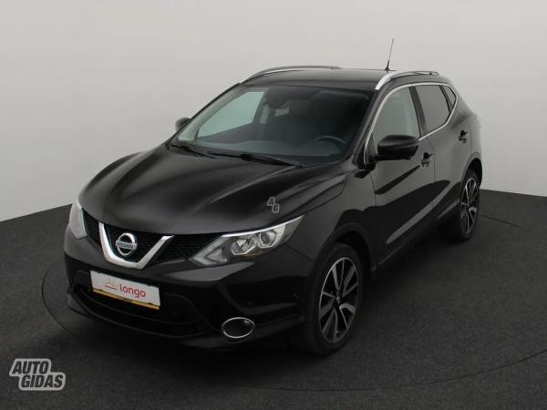 Black Nissan Qashqai 2016 in Vilnius, with an engine capacity of 1.60 L and mileage of 212 thousand km for 10899 €, photo 1 on AUTOMOTO.COM.LV