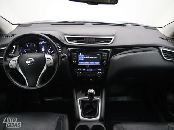 Black Nissan Qashqai 2016 in Vilnius, with an engine capacity of 1.60 L and mileage of 212 thousand km for 10899 €, photo 2 on AUTOMOTO.COM.LV