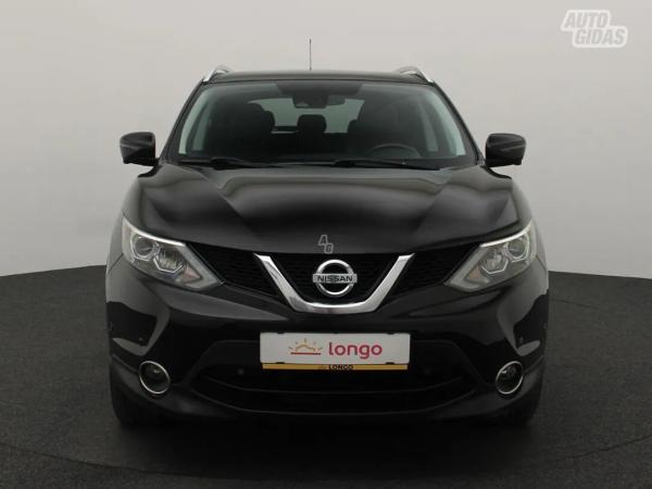 Black Nissan Qashqai 2016 in Vilnius, with an engine capacity of 1.60 L and mileage of 212 thousand km for 10899 €, photo 3 on AUTOMOTO.COM.LV