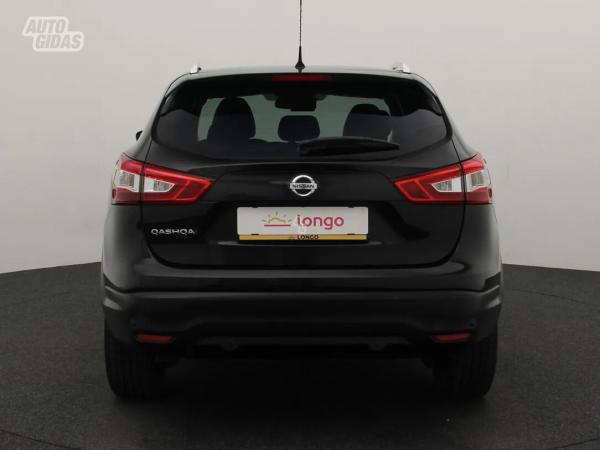 Black Nissan Qashqai 2016 in Vilnius, with an engine capacity of 1.60 L and mileage of 212 thousand km for 10899 €, photo 5 on AUTOMOTO.COM.LV