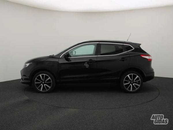 Black Nissan Qashqai 2016 in Vilnius, with an engine capacity of 1.60 L and mileage of 212 thousand km for 10899 €, photo 6 on AUTOMOTO.COM.LV