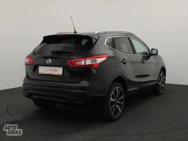 Black Nissan Qashqai 2016 in Vilnius, with an engine capacity of 1.60 L and mileage of 212 thousand km for 10899 €, photo 8 on AUTOMOTO.COM.LV