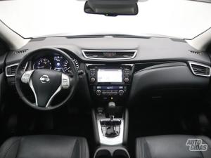Black Nissan Qashqai 2016 in Vilnius, with an engine capacity of 1.20 L and mileage of 118 thousand km for 12299 €, photo 3 on AUTOMOTO.COM.LV