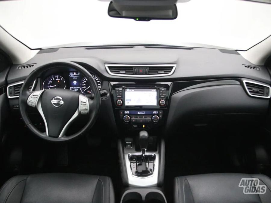 Black Nissan Qashqai 2016 in Vilnius, with an engine capacity of 1.20 L and mileage of 118 thousand km for 12299 €, photo 3 on AUTOMOTO.COM.LV