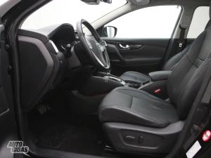 Black Nissan Qashqai 2016 in Vilnius, with an engine capacity of 1.20 L and mileage of 118 thousand km for 12299 €, photo 5 on AUTOMOTO.COM.LV
