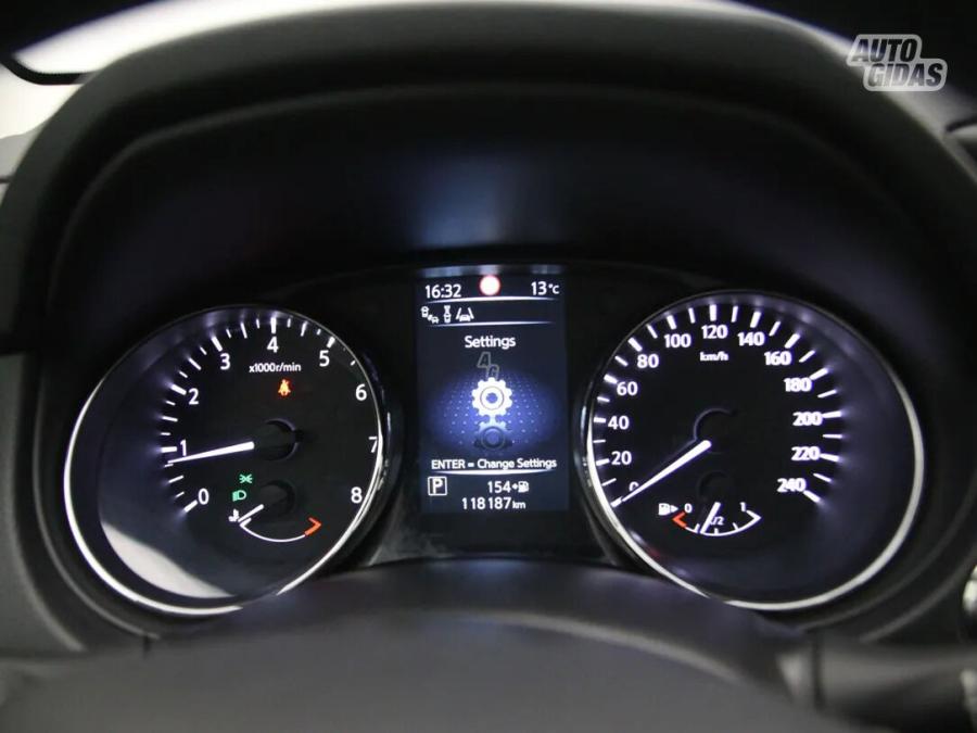 Black Nissan Qashqai 2016 in Vilnius, with an engine capacity of 1.20 L and mileage of 118 thousand km for 12299 €, photo 19 on AUTOMOTO.COM.LV