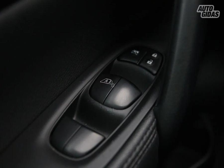 Black Nissan Qashqai 2016 in Vilnius, with an engine capacity of 1.20 L and mileage of 118 thousand km for 12299 €, photo 26 on AUTOMOTO.COM.LV