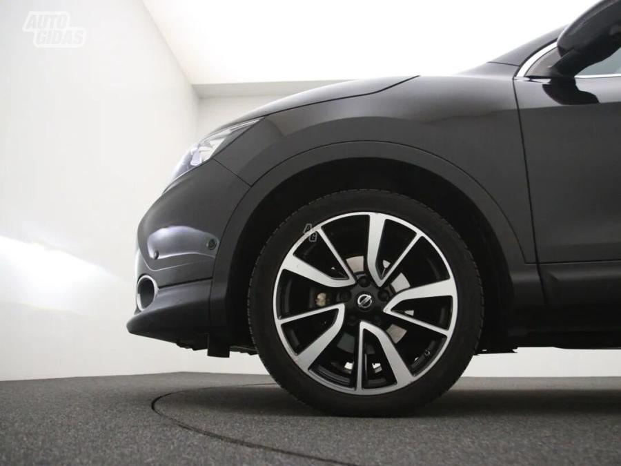 Black Nissan Qashqai 2016 in Vilnius, with an engine capacity of 1.20 L and mileage of 118 thousand km for 12299 €, photo 27 on AUTOMOTO.COM.LV