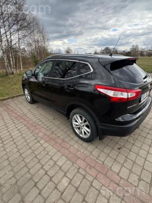Melns Nissan Qashqai 2016 Rīga, ar dzinēja tilpumu 1.20 L un nobraukumu 93 tūkst. km par 11000 €, foto 3 vietnē AUTOMOTO.COM.LV