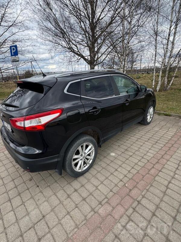 Black Nissan Qashqai 2016 in Riga, with an engine capacity of 1.20 L and mileage of 93 thousand km for 11000 €, photo 4 on AUTOMOTO.COM.LV