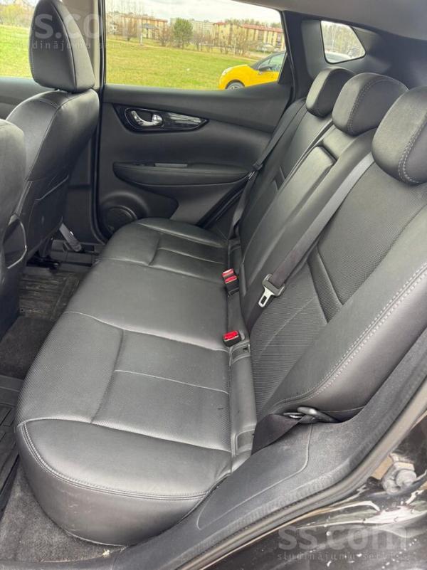 Black Nissan Qashqai 2016 in Riga, with an engine capacity of 1.20 L and mileage of 93 thousand km for 11000 €, photo 8 on AUTOMOTO.COM.LV