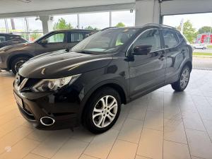 Black Nissan Qashqai 2016 in Siauliai, with an engine capacity of 1.20 L and mileage of 74 thousand km for 10300 €, photo 3 on AUTOMOTO.COM.LV
