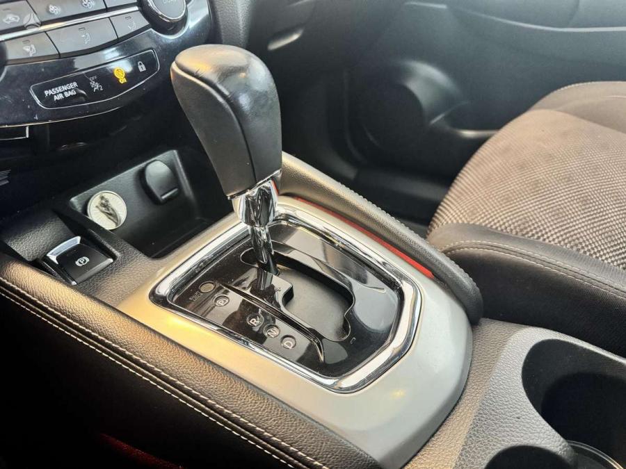 Black Nissan Qashqai 2016 in Siauliai, with an engine capacity of 1.20 L and mileage of 74 thousand km for 10300 €, photo 16 on AUTOMOTO.COM.LV