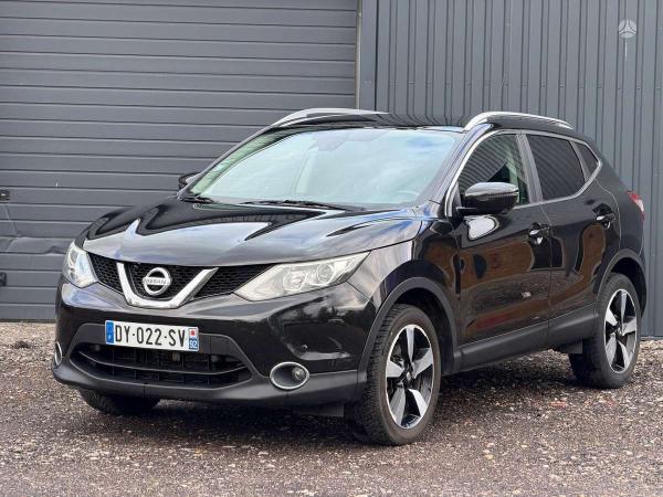 Black Nissan Qashqai 2016 in Kaunas, with an engine capacity of 1.20 L and mileage of 166 thousand km for 7700 €, photo 1 on AUTOMOTO.COM.LV