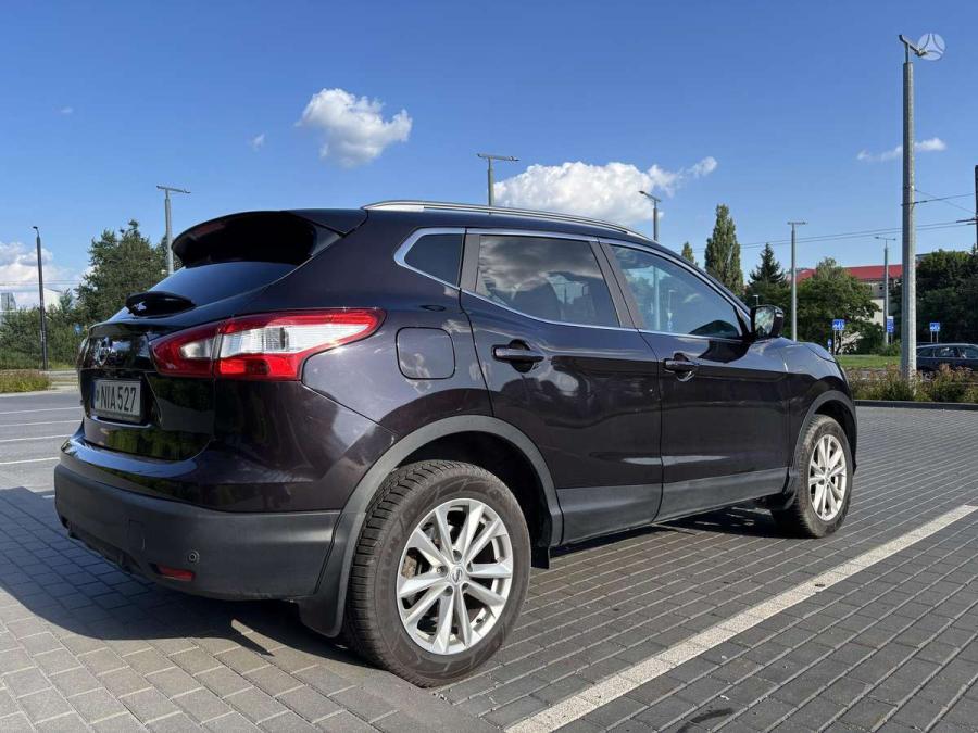 Black Nissan Qashqai 2016 in Vilnius, with an engine capacity of 1.20 L and mileage of 150 thousand km for 10500 €, photo 1 on AUTOMOTO.COM.LV