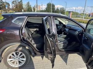Black Nissan Qashqai 2016 in Vilnius, with an engine capacity of 1.20 L and mileage of 150 thousand km for 10500 €, photo 5 on AUTOMOTO.COM.LV
